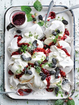 Smashed Pavlova (& Friday Links) - Hither & Thither